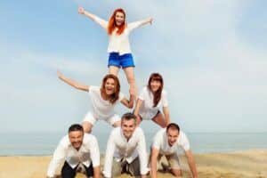 19 Fun Group Photo Ideas for Team Photos